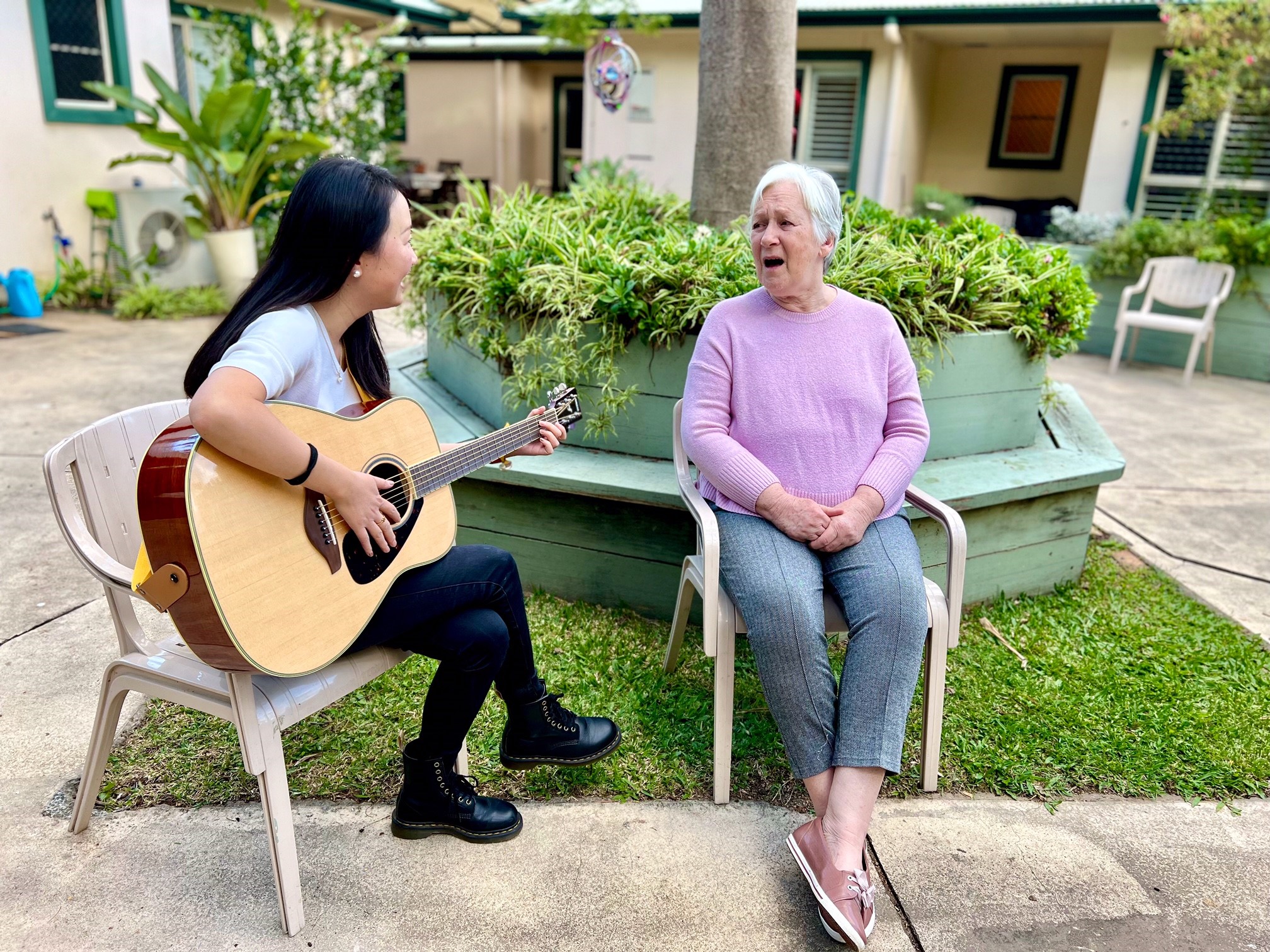 Music therapy for dementia - Alzheimer's Queensland